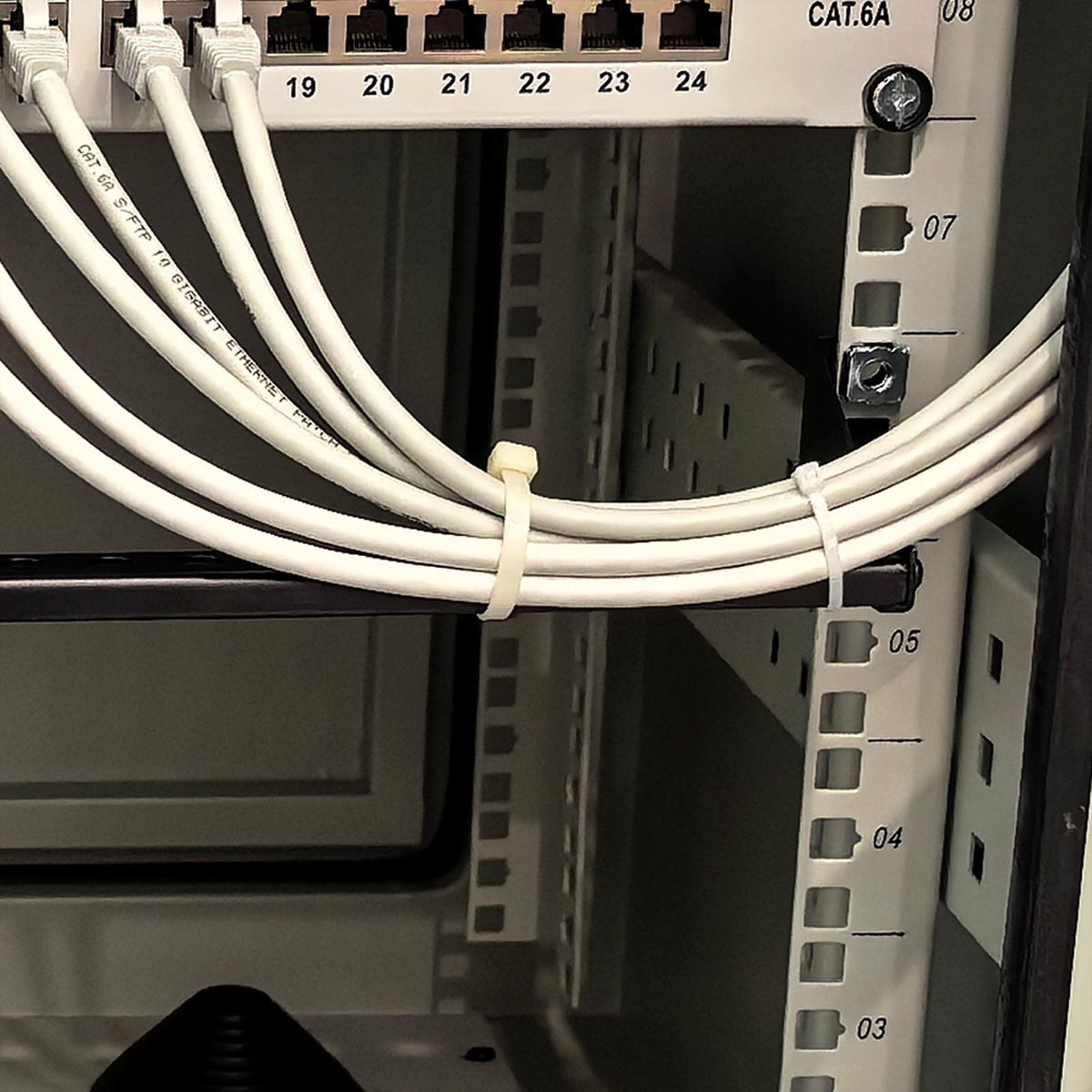 VALUE 19" 1U Rack Mountable Cable Management Bar (horizontal) with ...