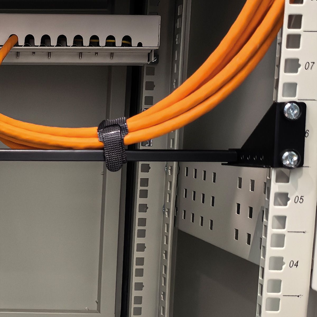 VALUE 19" 1U Rack Mountable Cable Management Bar (horizontal) with ...